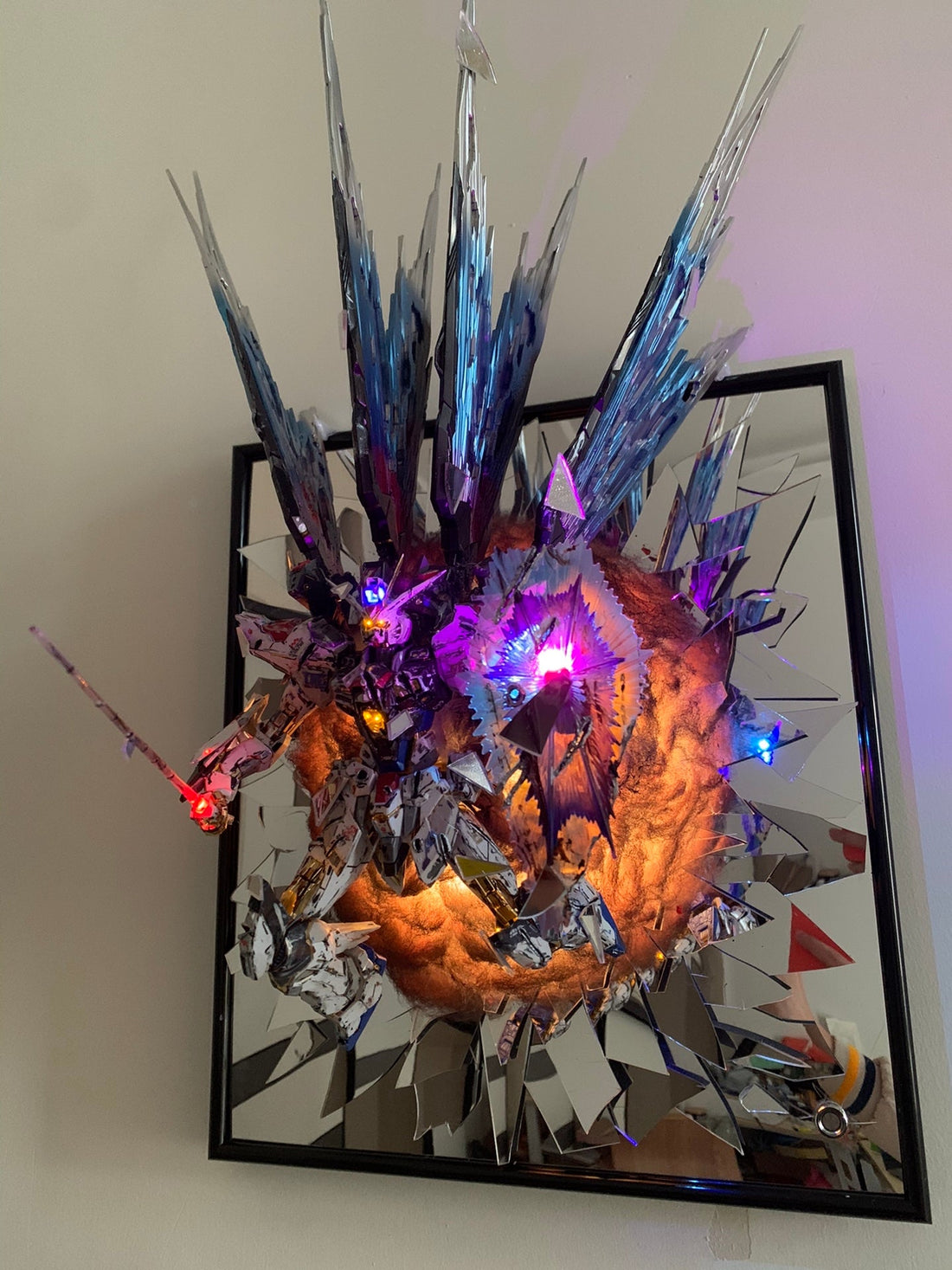 Gundam with Broken Mirror & Light Effect – Lyk Repaint