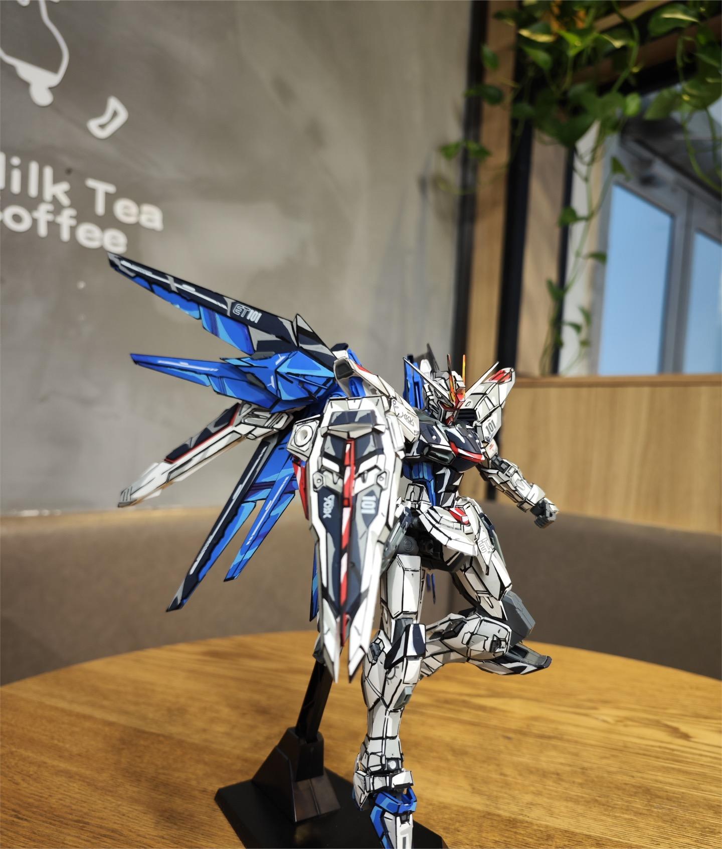 Gunpla Figure Model with Comic Color Effect – Lyk Repaint